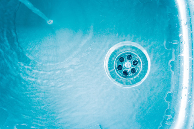 Unblocking a toilet or sink with our hints and tips | Domestos